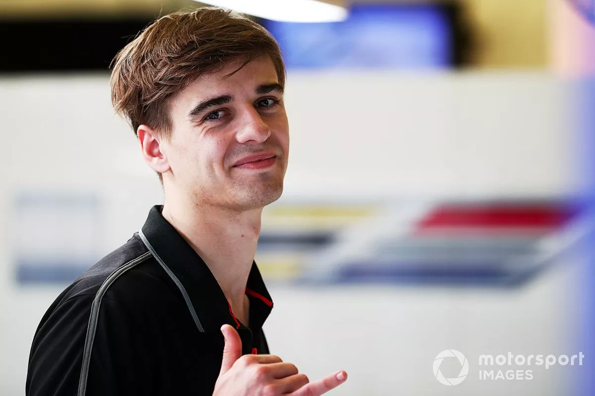 NICO VARRONE ARRIBA DE UN AUTO DE CARRERA, SABE Y MUCHO LO QUE HACE ...