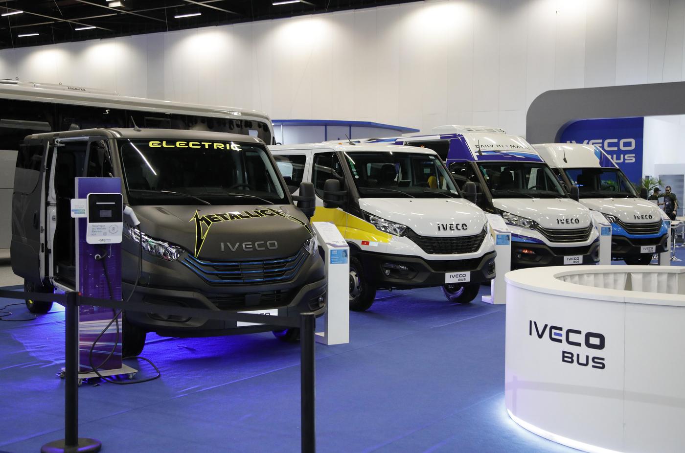 IVECO BUS comercializó 350 unidades en la feria Lat.Bus. | Visión Auto